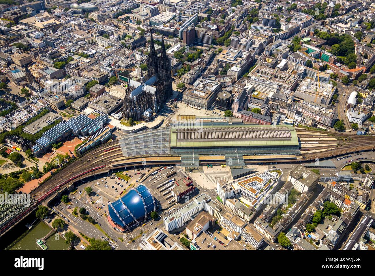 Aerial view, city centre with Cologne Cathedral and central station ...