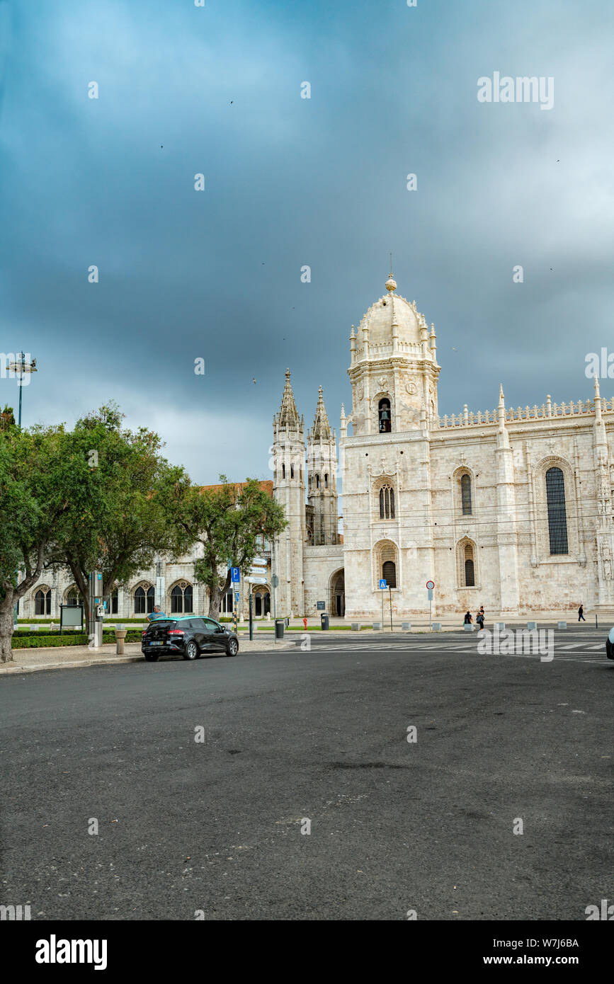 Examples of the portuguese late gothic manueline style of architecture ...