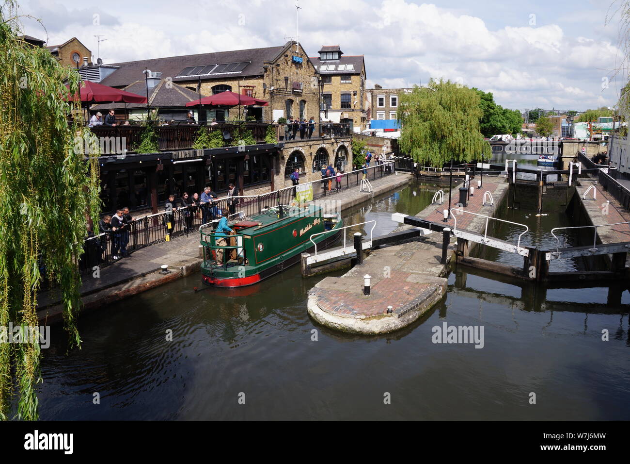 Regents canal moorings hi-res stock photography and images - Alamy