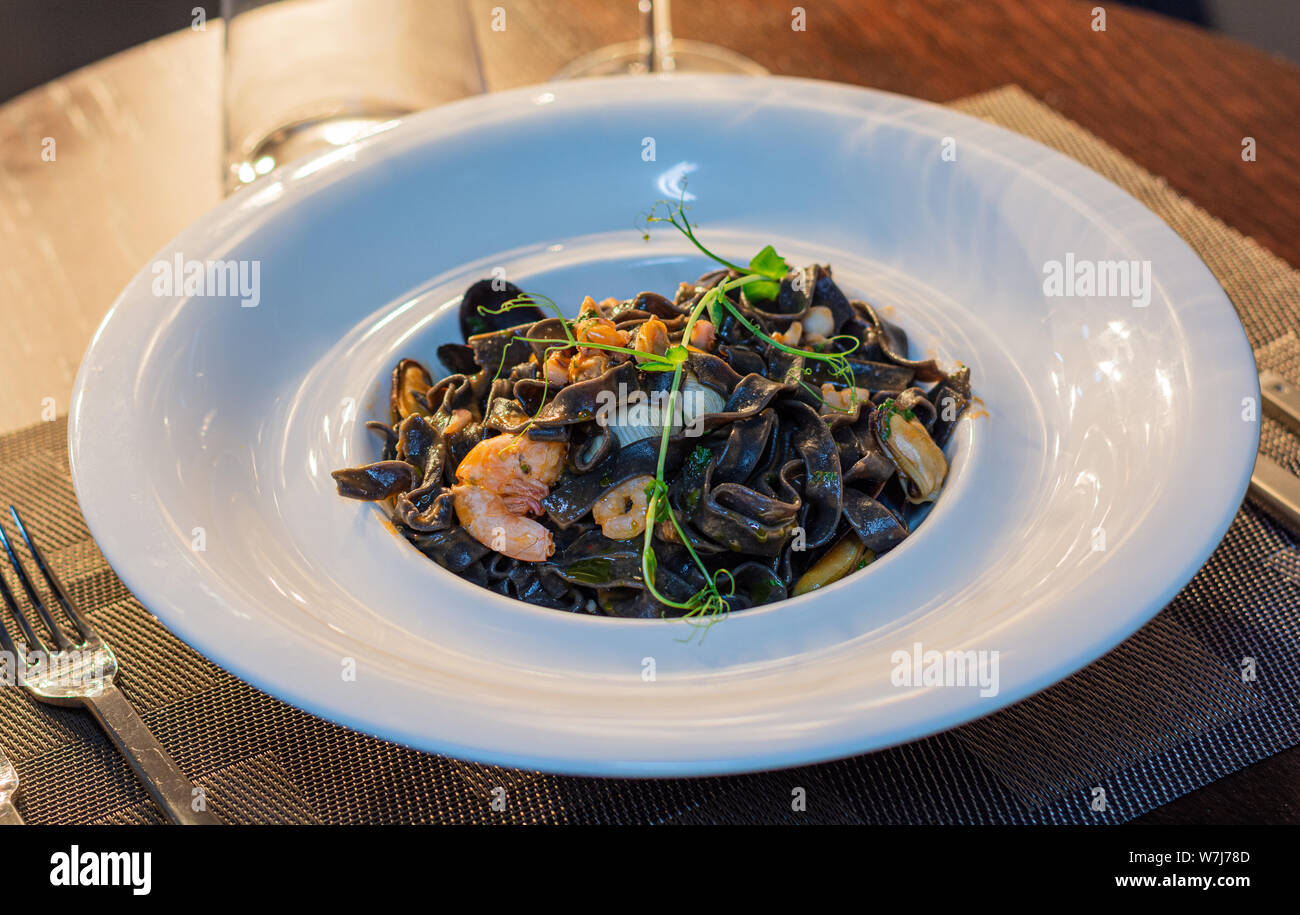 Stylish plating hi-res stock photography and images - Alamy