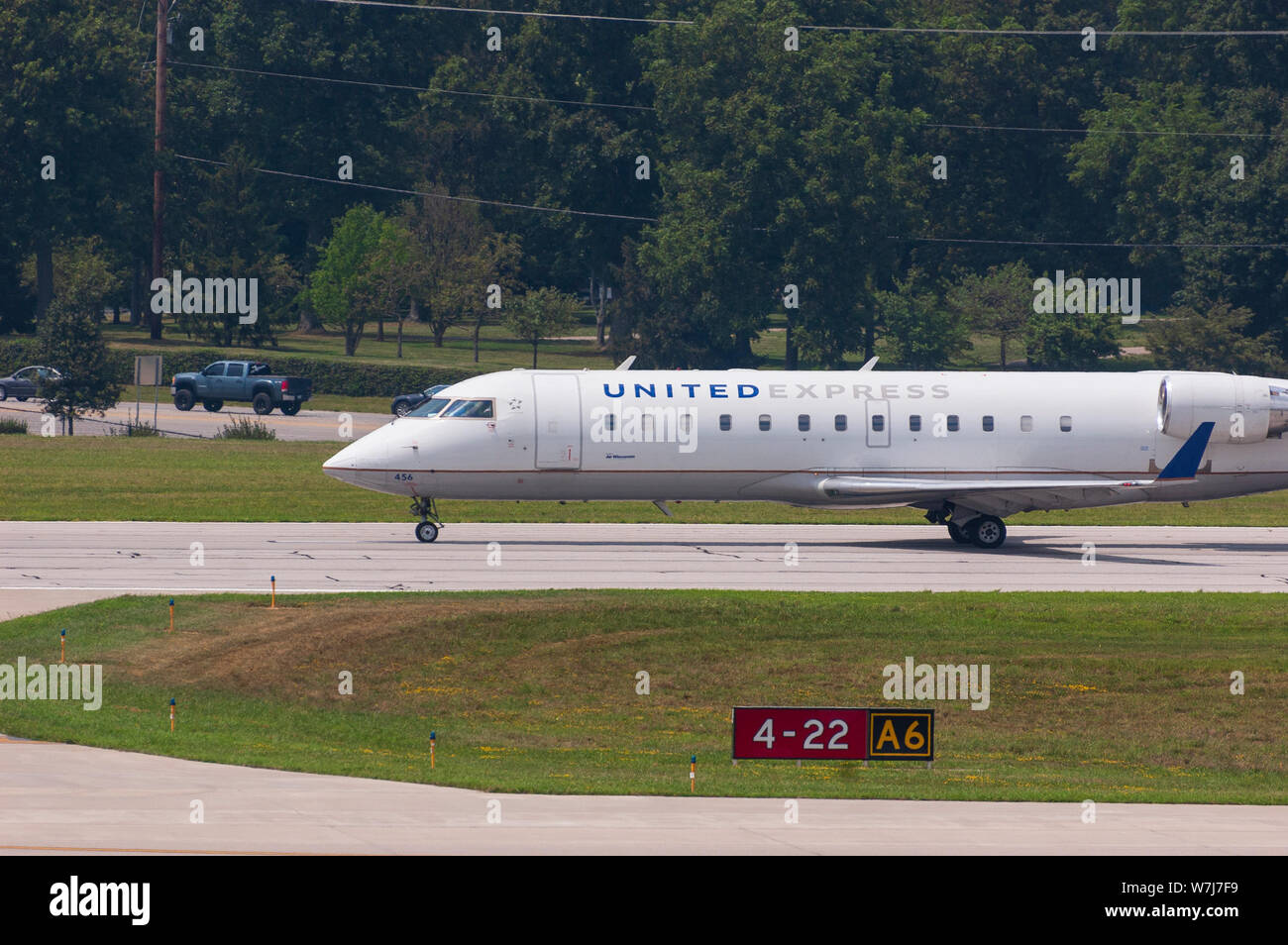 Canadair Regional Jet CRJ-200 taking off from Lexington Bluegrass ...