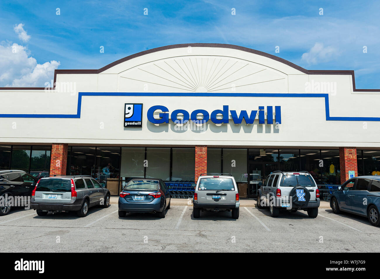 Goodwill and store hi-res stock photography and images - Alamy