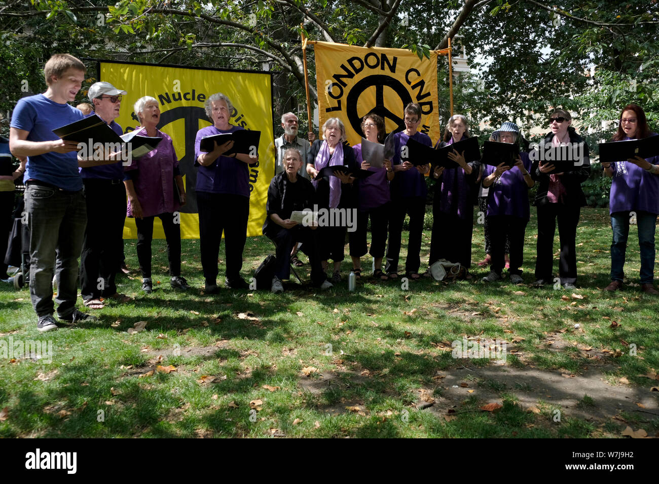 Raised voices choir hi-res stock photography and images - Alamy