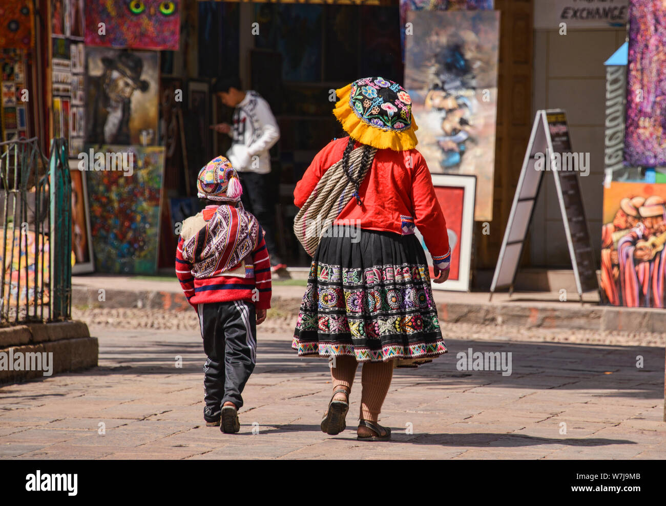 Traditional Quechua woman and her daughter and llama in Pisac, Sacred ...