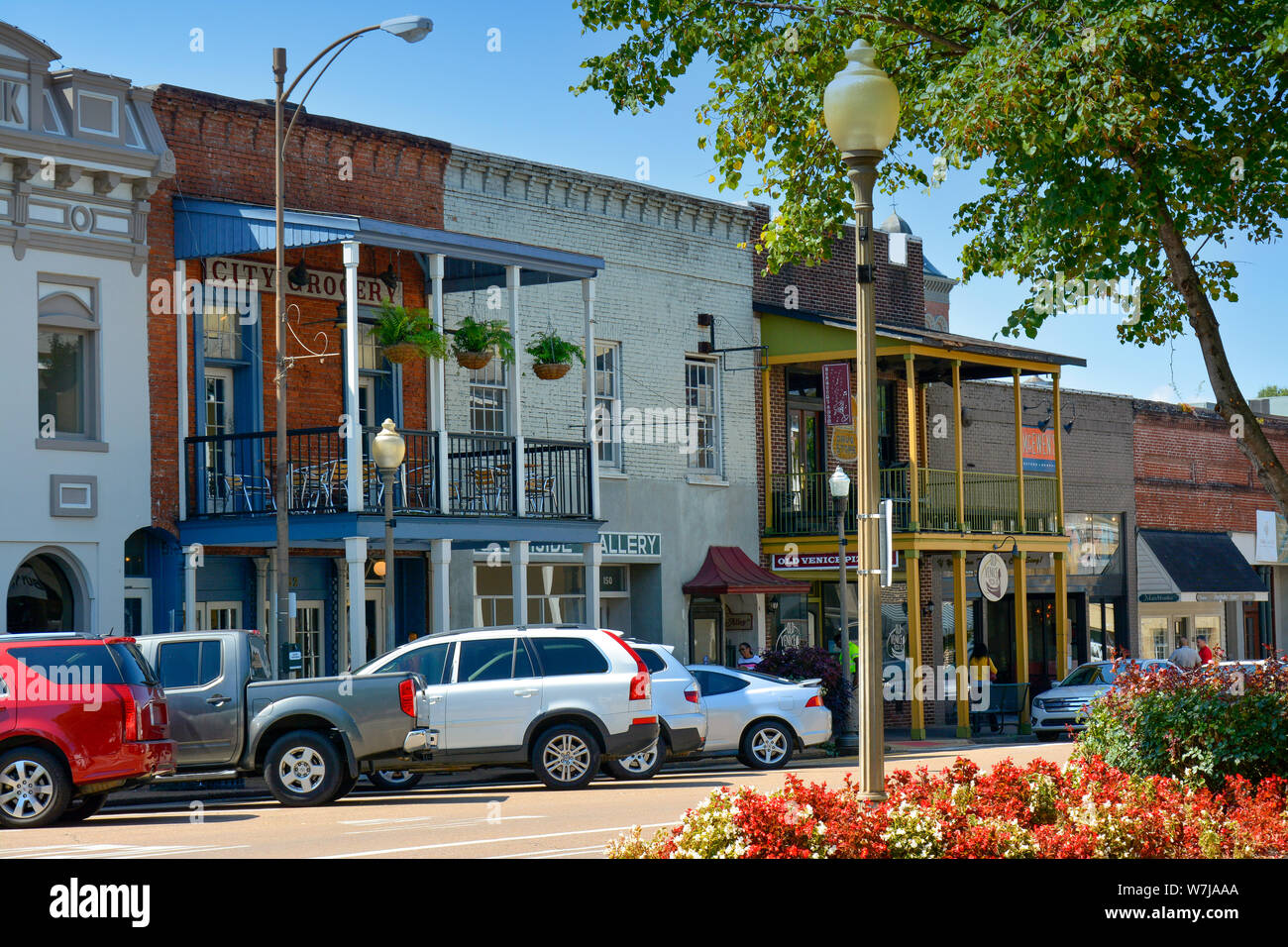 Small town square downtown brick buildings hi-res stock photography and ...