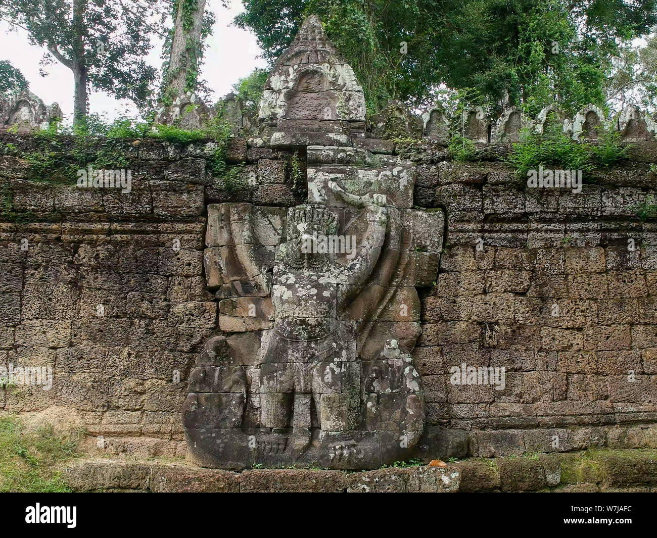 The garuda bird hi-res stock photography and images - Alamy