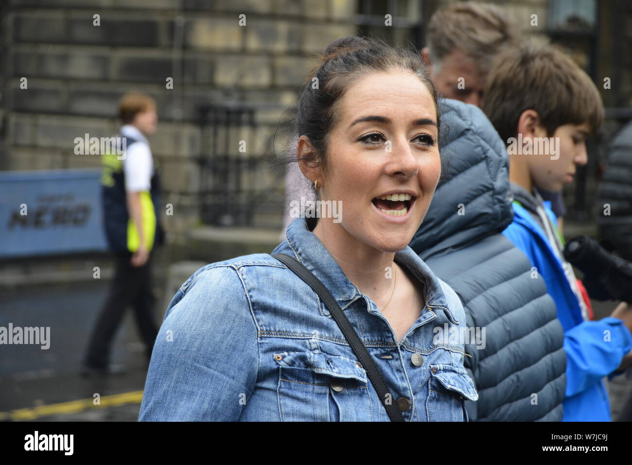 People in Edinburgh visiting the Edinburgh Festival Fringe Stock Photo ...