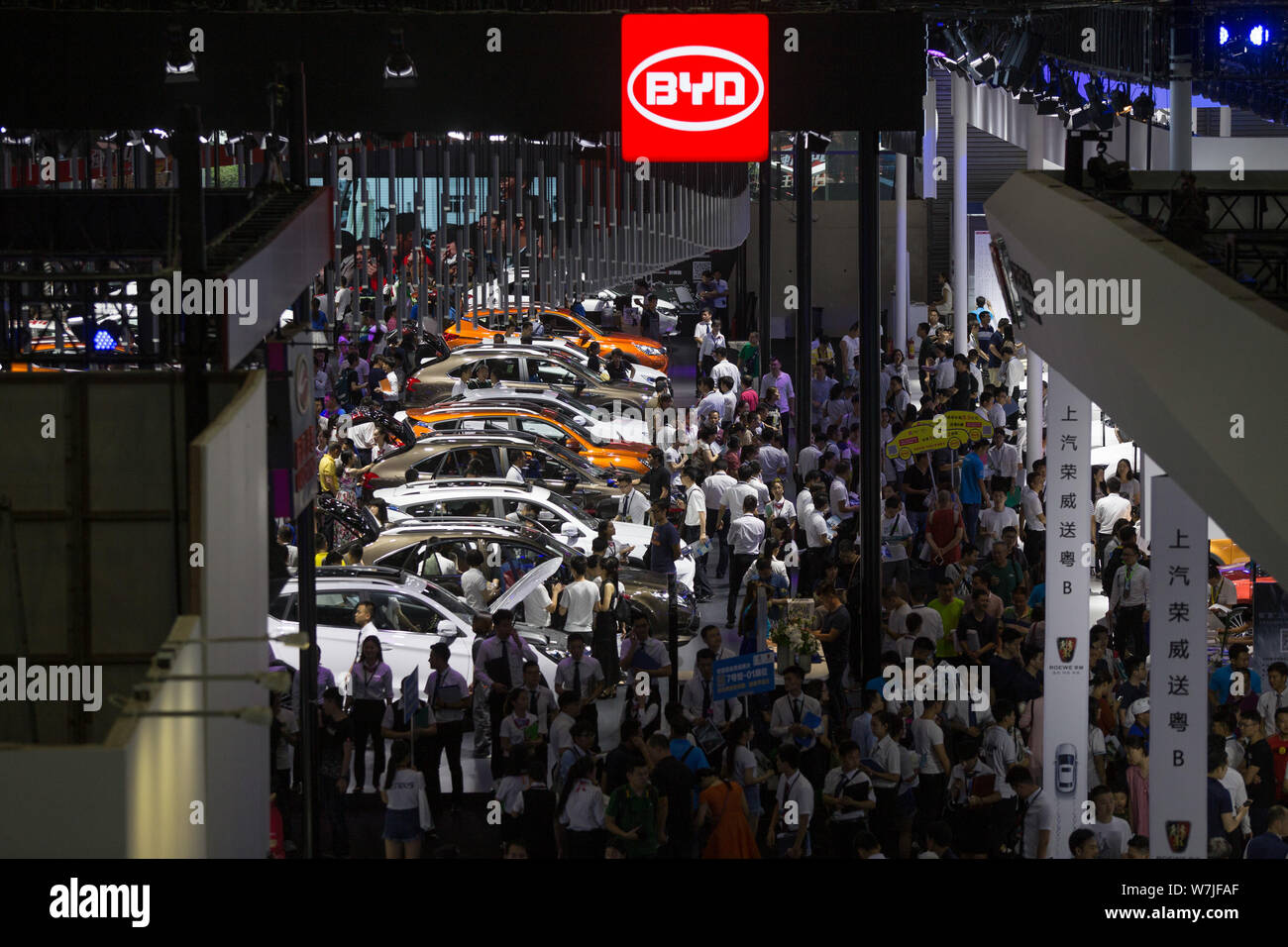 --FILE--Visitors crowd the stand of BYD during the 21st Shenzhen-Hong ...