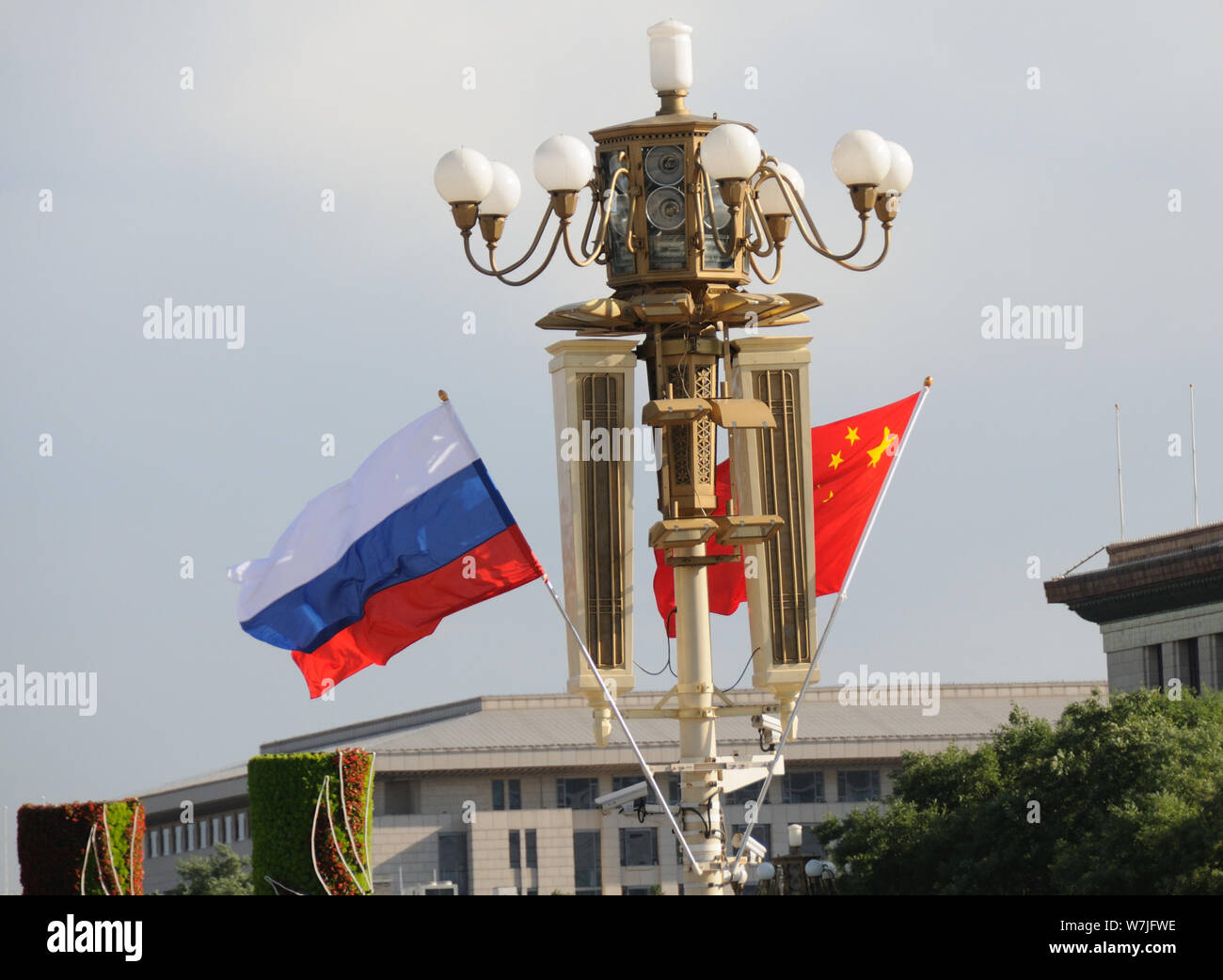 Flags russia china flutter hi-res stock photography and images - Alamy