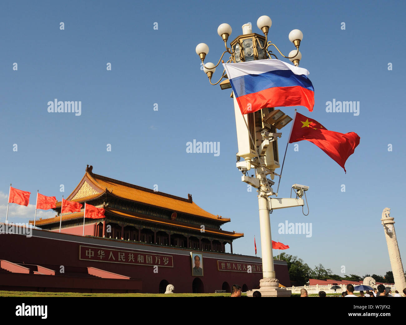 Flags russia china flutter hi-res stock photography and images - Alamy