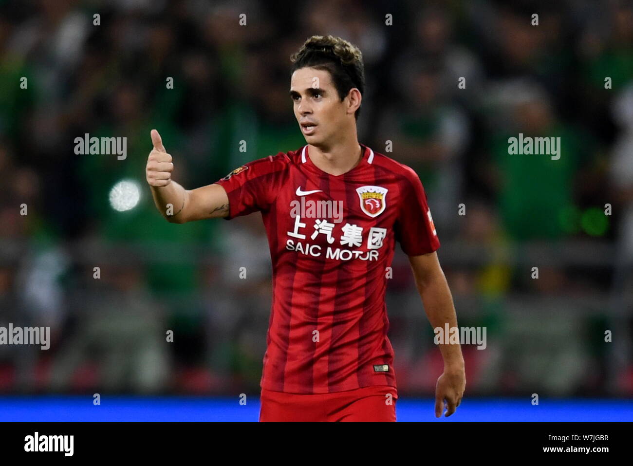 Brazilian football player Oscar of Shanghai SIPG celebrates after ...