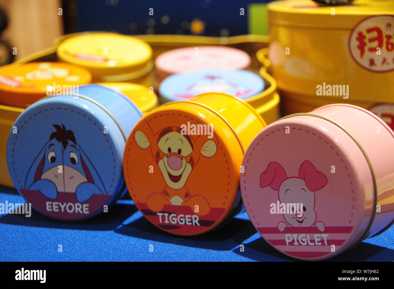 The Disney-themed mooncakes launched by the Shanghai time-honored food ...