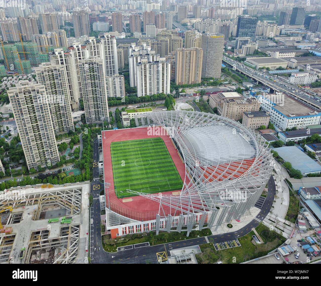 --FILE--Aerial view of Shanghai's first full-sized rooftop football ... --FILE--Aerial view of Shanghai's first full-sized rooftop football ...