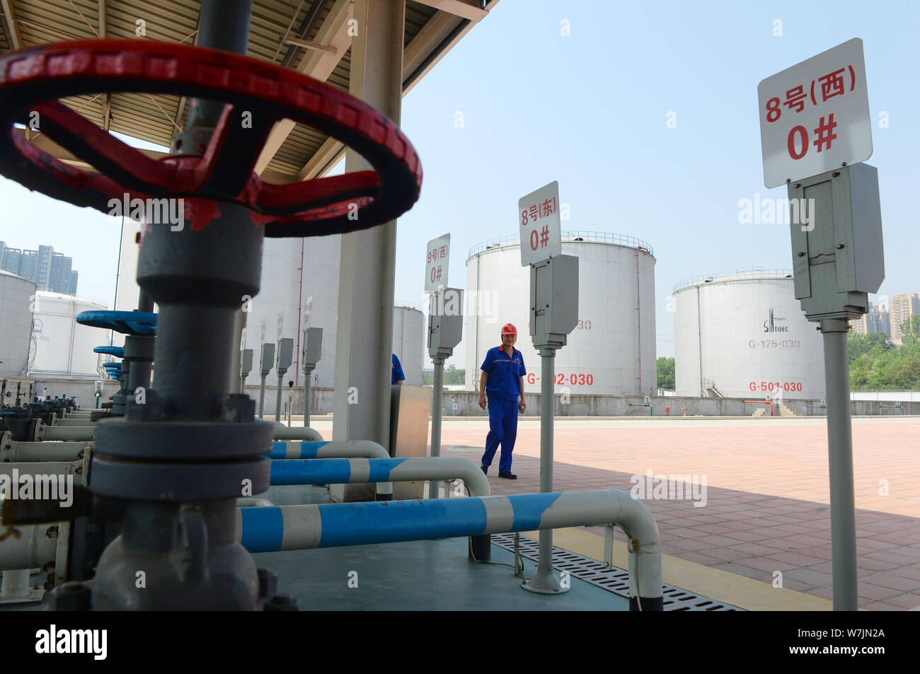 Chinese petrol station hi-res stock photography and images - Alamy