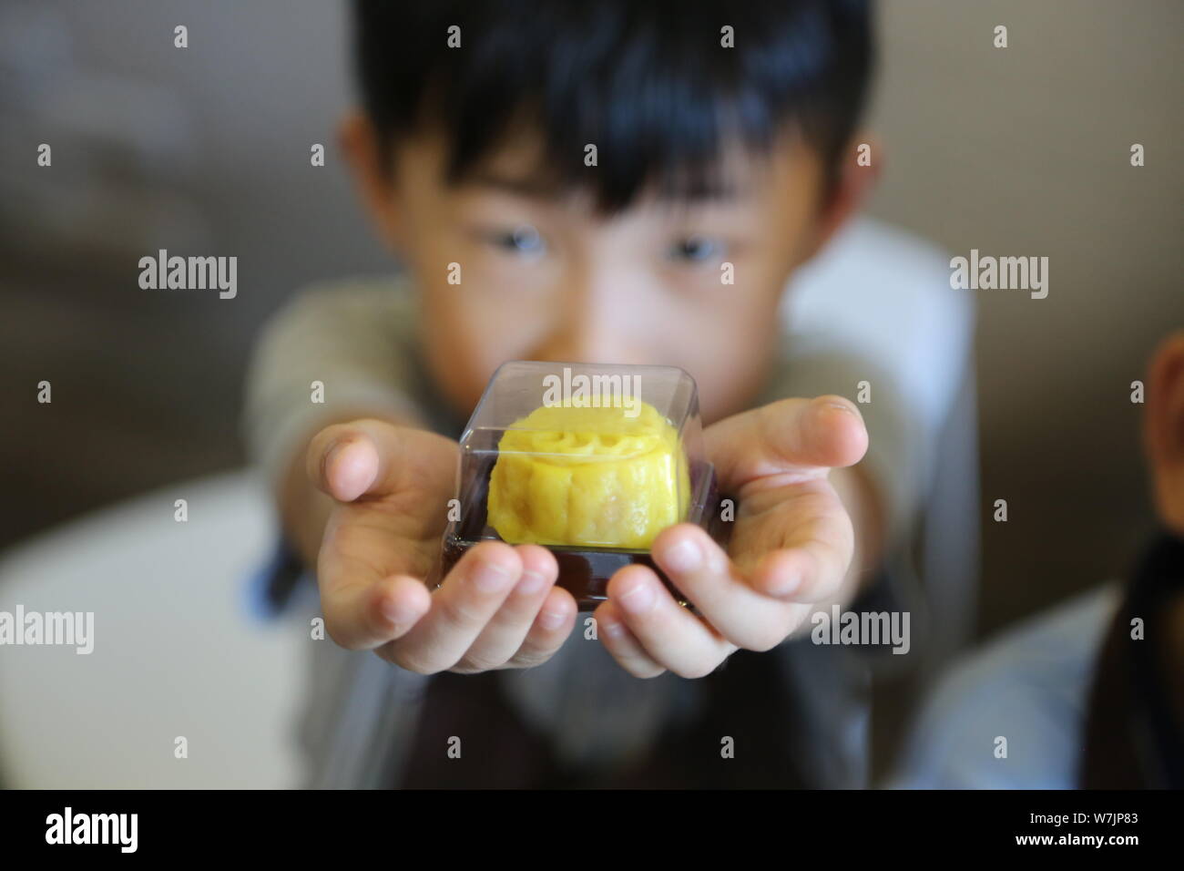 Mooncake festival china children hi-res stock photography and images ...