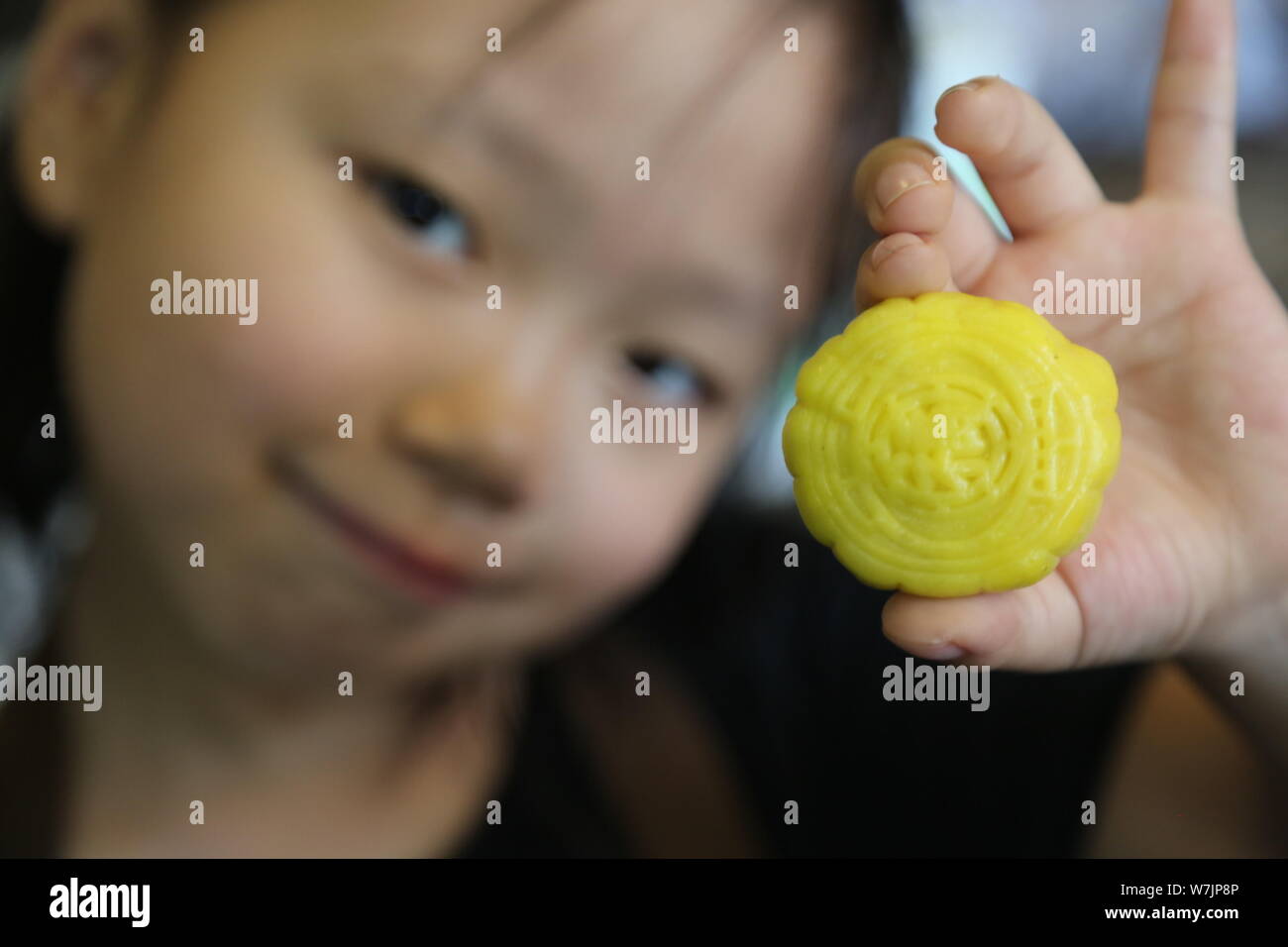Mooncake festival china children hi-res stock photography and images ...