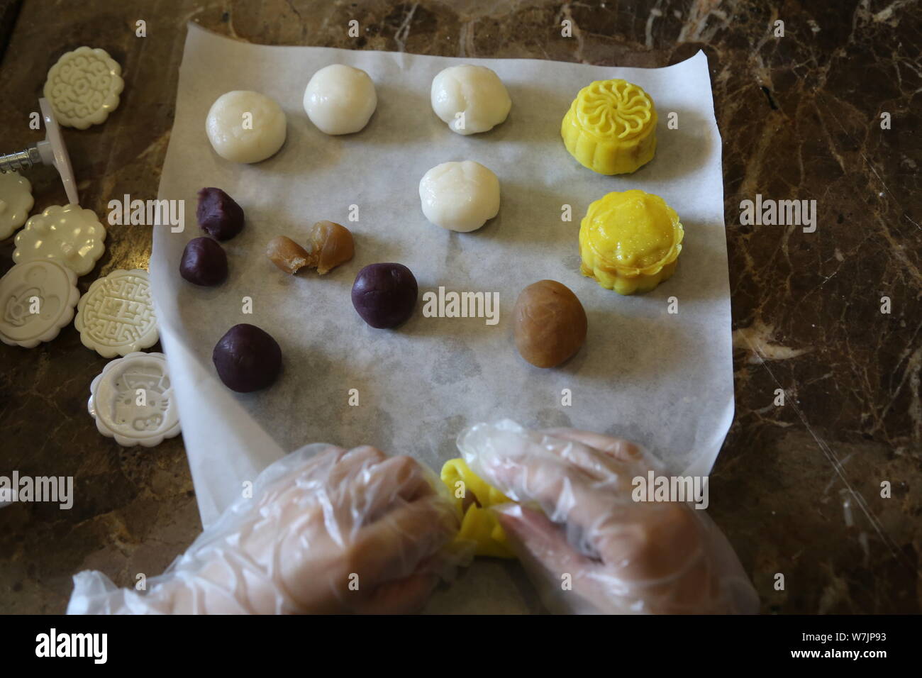 Mooncake festival china children hi-res stock photography and images ...