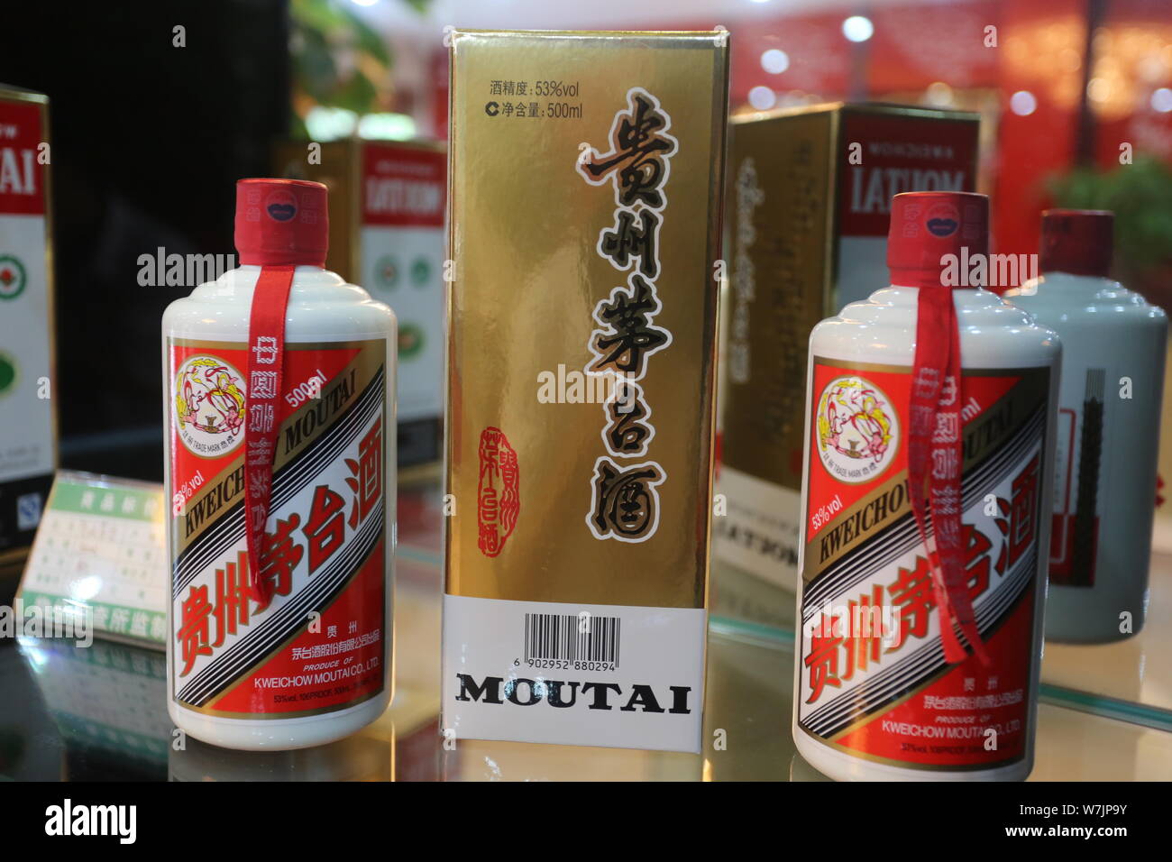 Bottle kweichow moutai hi-res stock photography and images - Alamy