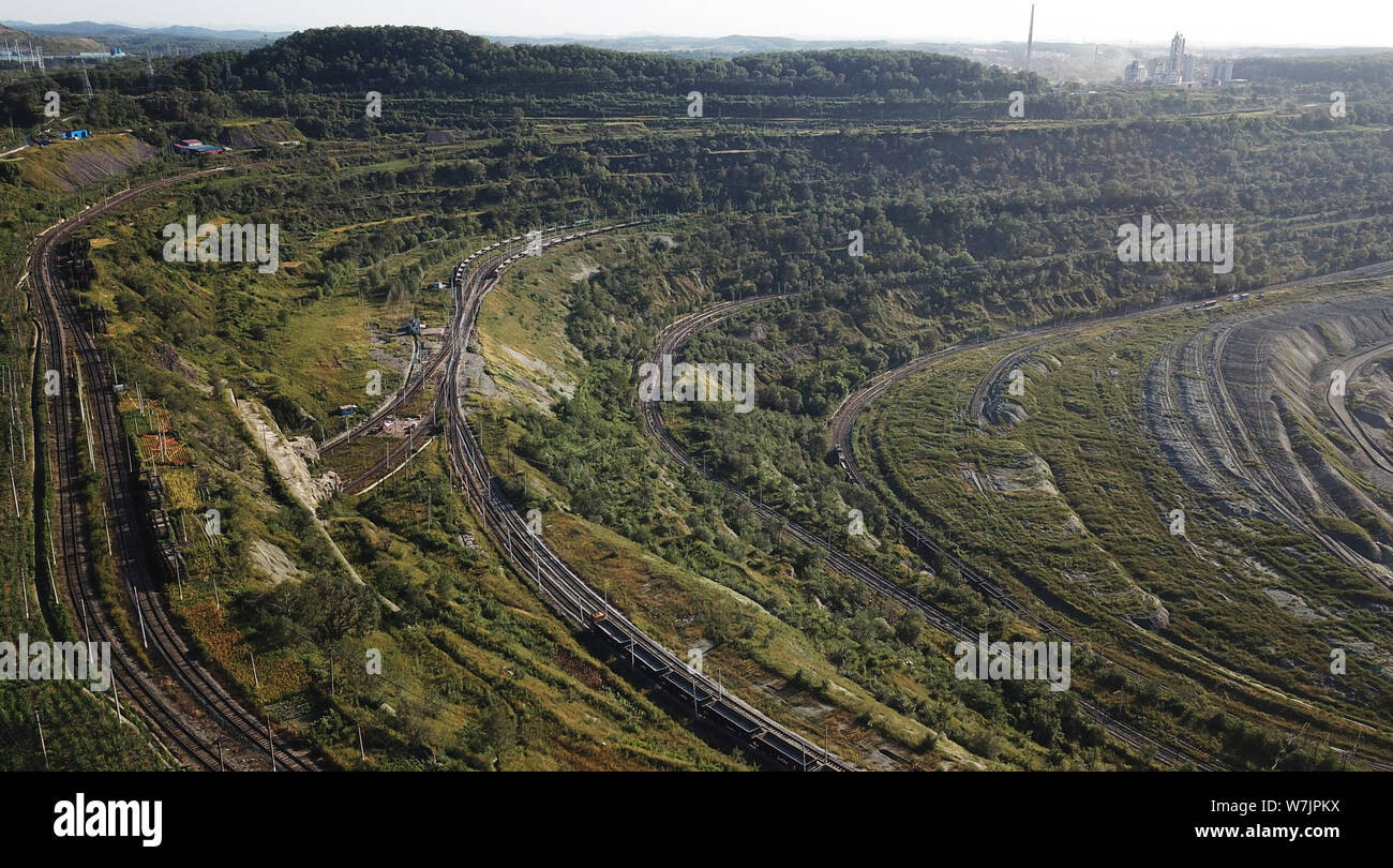 Open pit coal mine hi-res stock photography and images - Alamy