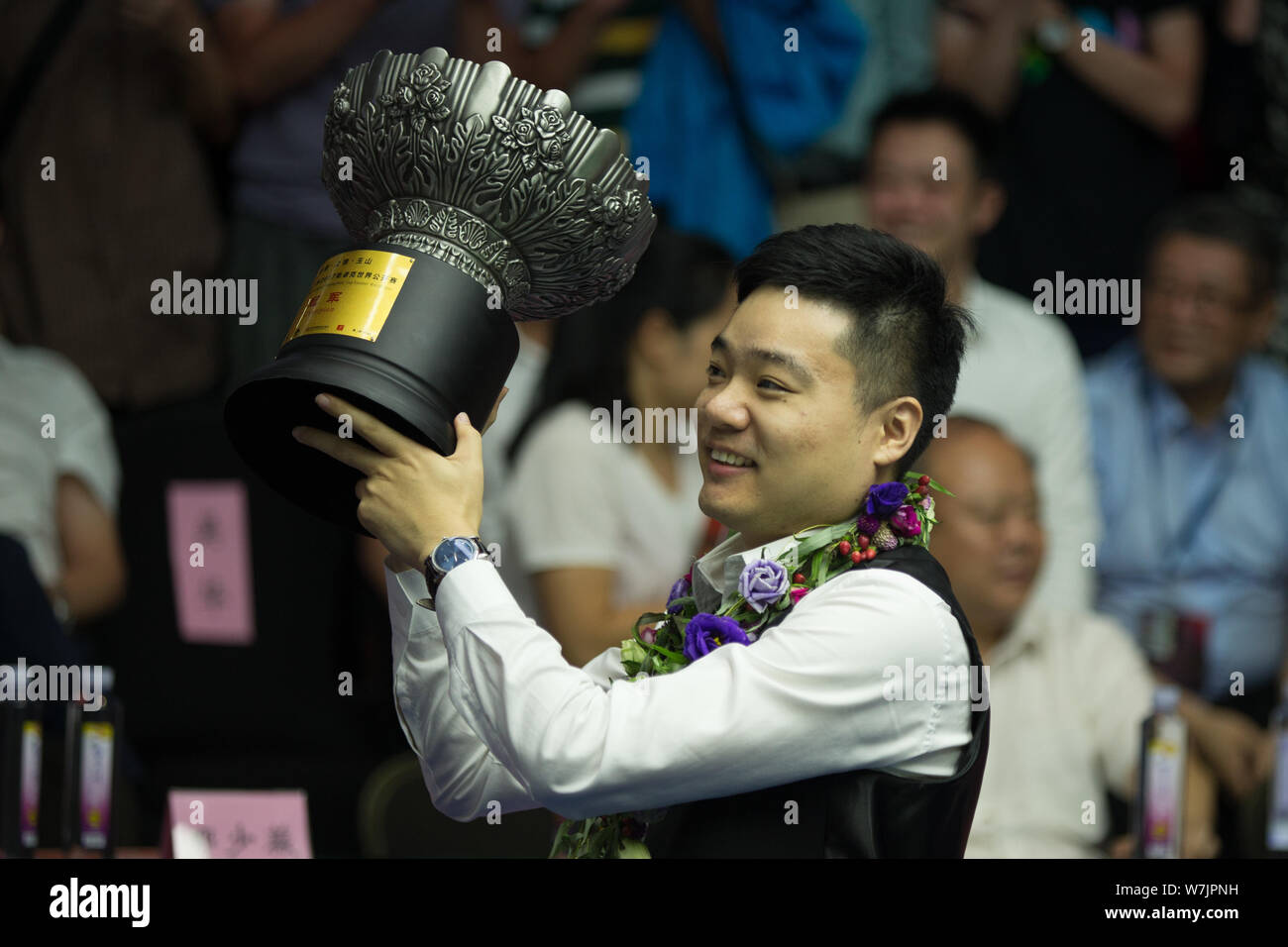 Kyren wilson ding hi-res stock photography and images - Alamy
