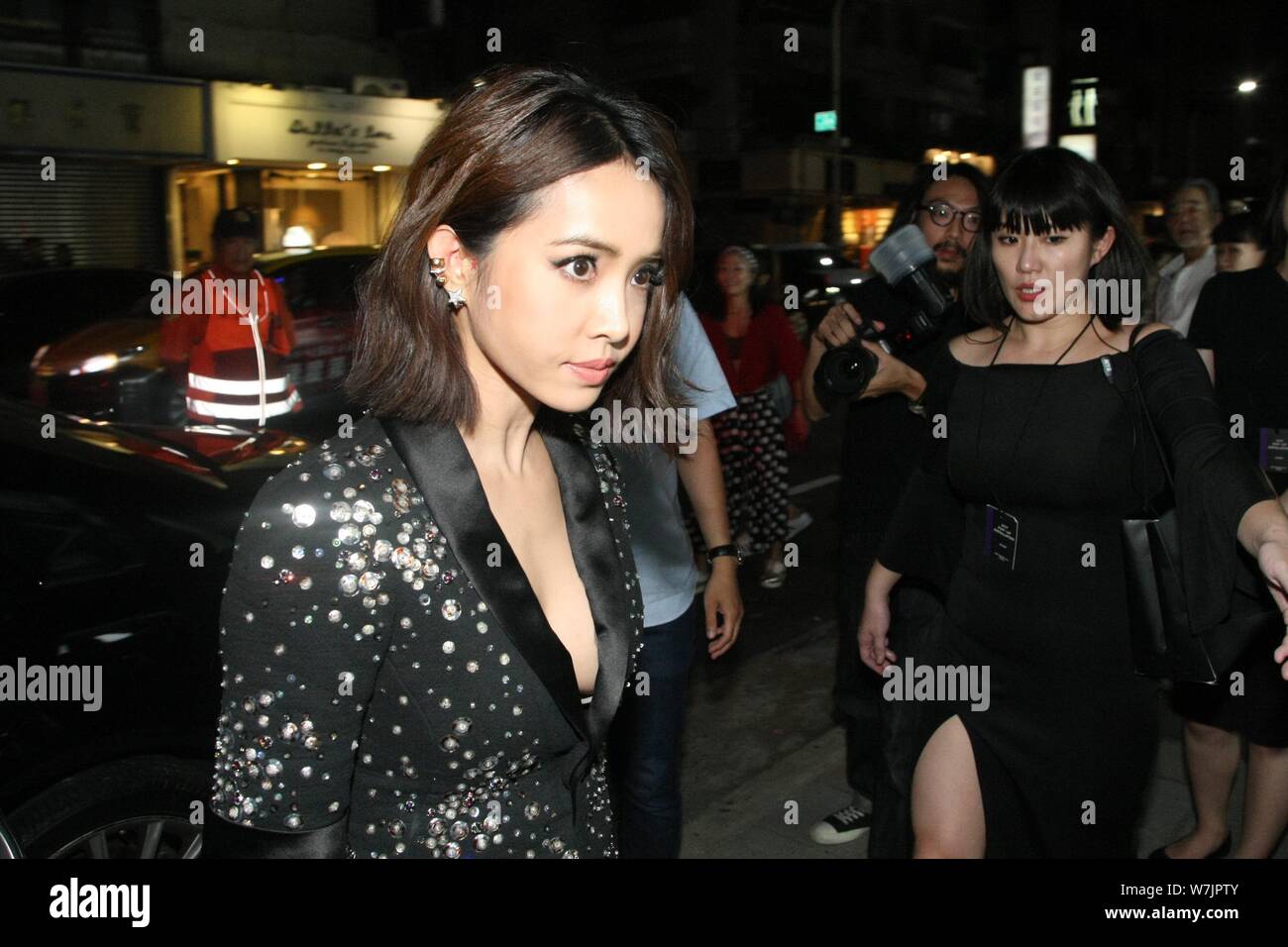 Taiwan singer jolin tsai arrives hi-res stock photography and images ...