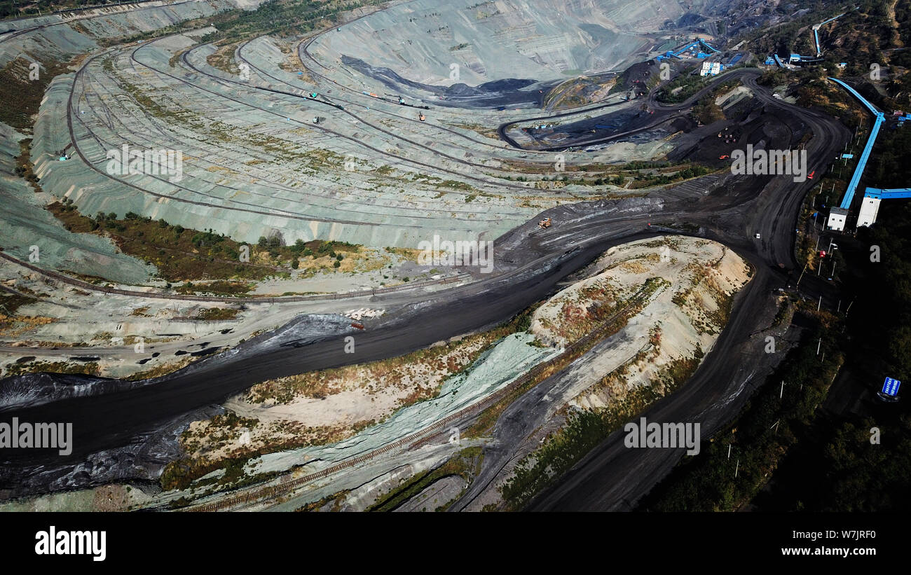 China open pit coal mine hi-res stock photography and images - Alamy