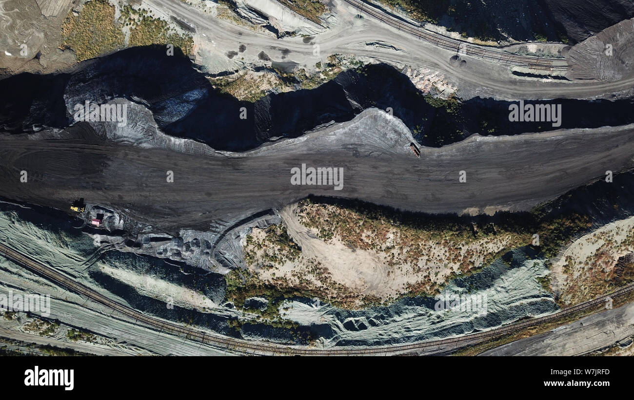 China open pit coal mine hi-res stock photography and images - Alamy