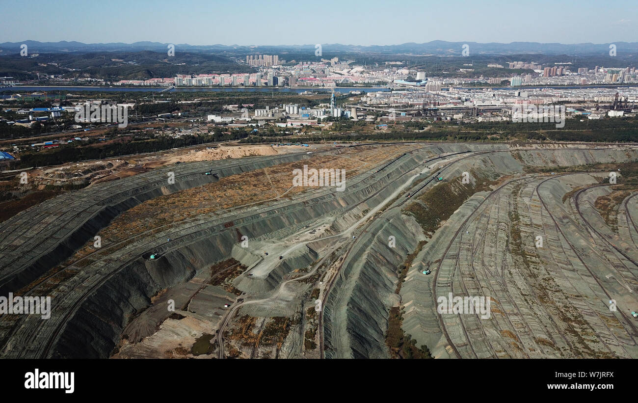 China open pit coal mine hi-res stock photography and images - Alamy