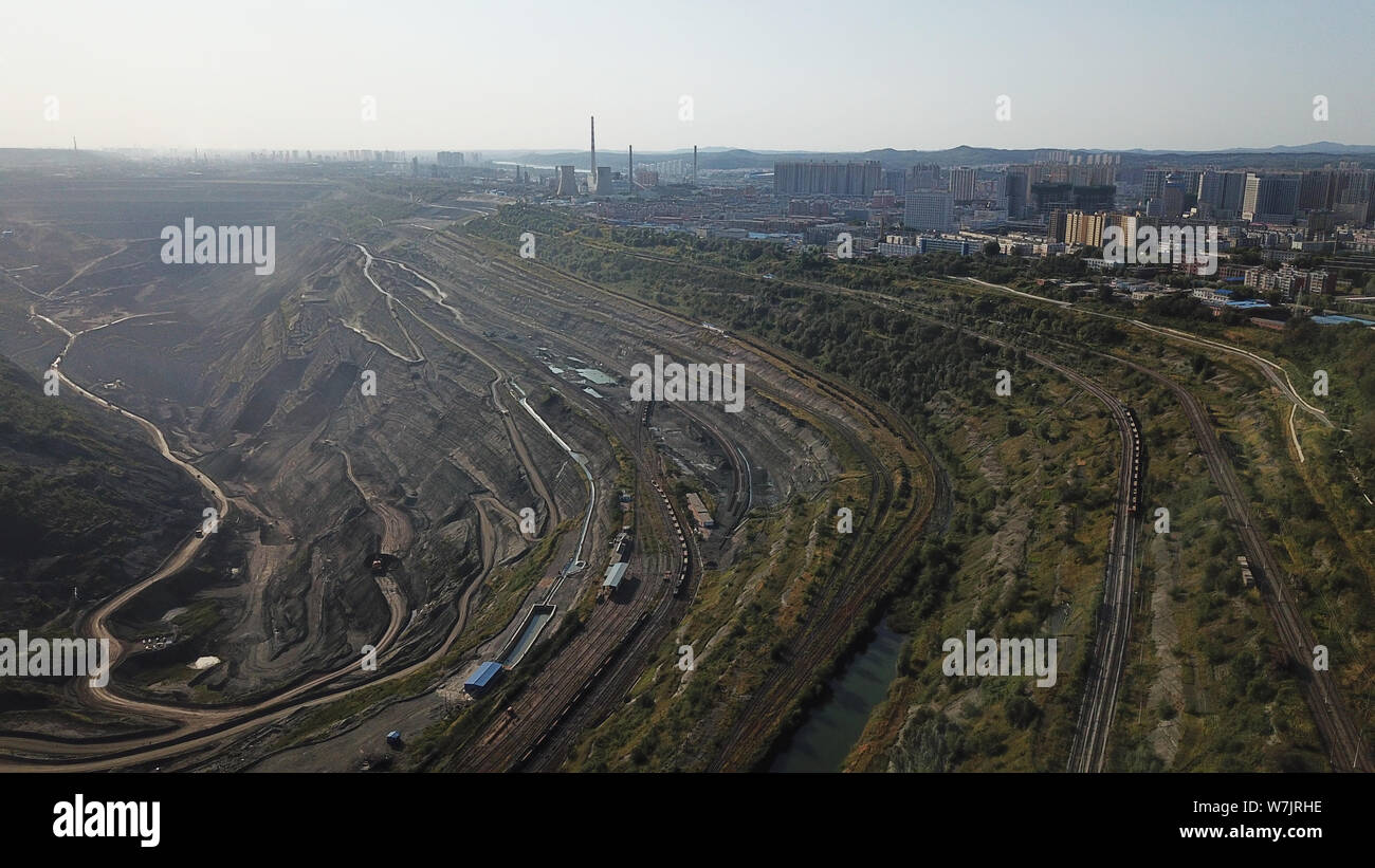 China open pit coal mine hi-res stock photography and images - Alamy