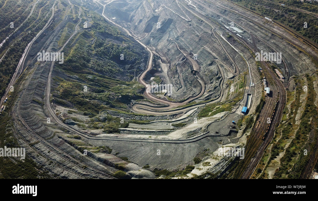 China open pit coal mine hi-res stock photography and images - Alamy
