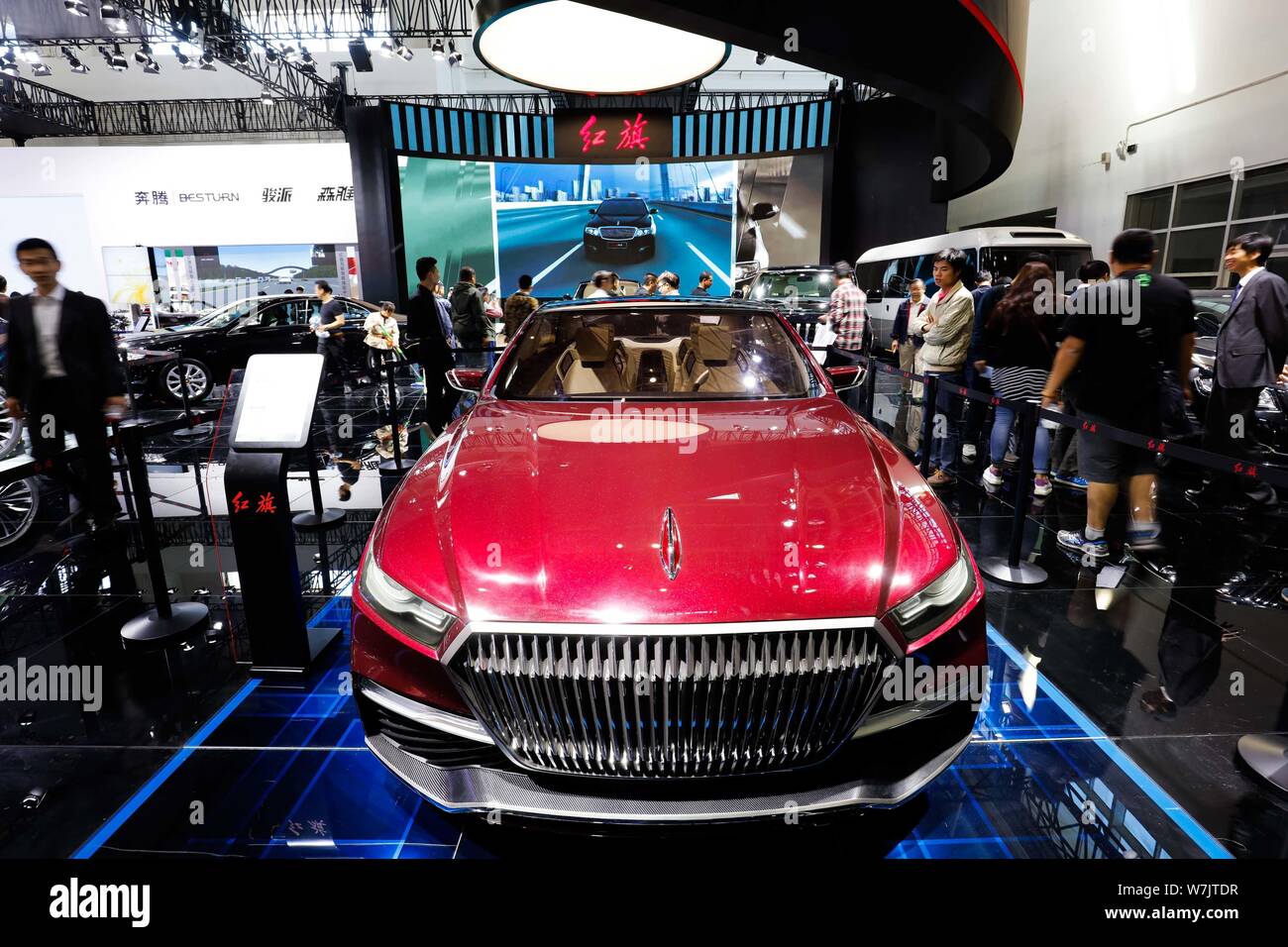 --FILE--Chinese visitors look at a Hongqi (Red Flag) H7 of FAW on ...