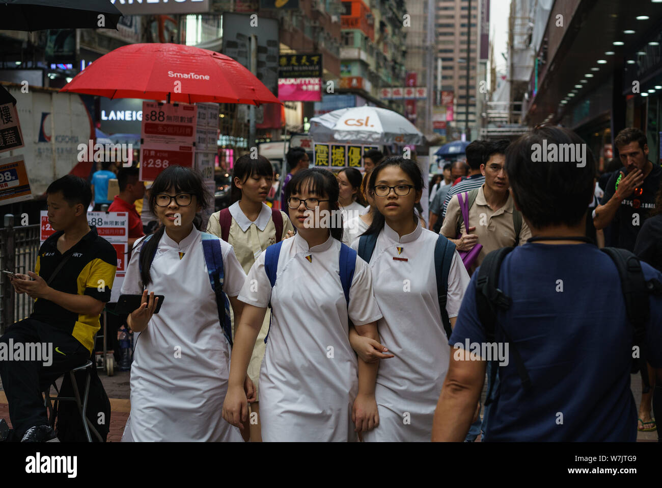 Middle school students in uniforms hi-res stock photography and images - Alamy