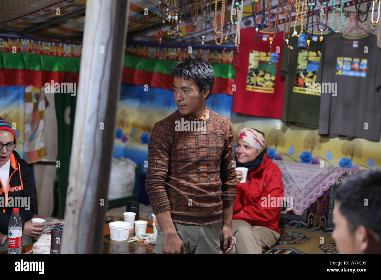 Tingri County High Resolution Stock Photography and Images - Alamy
