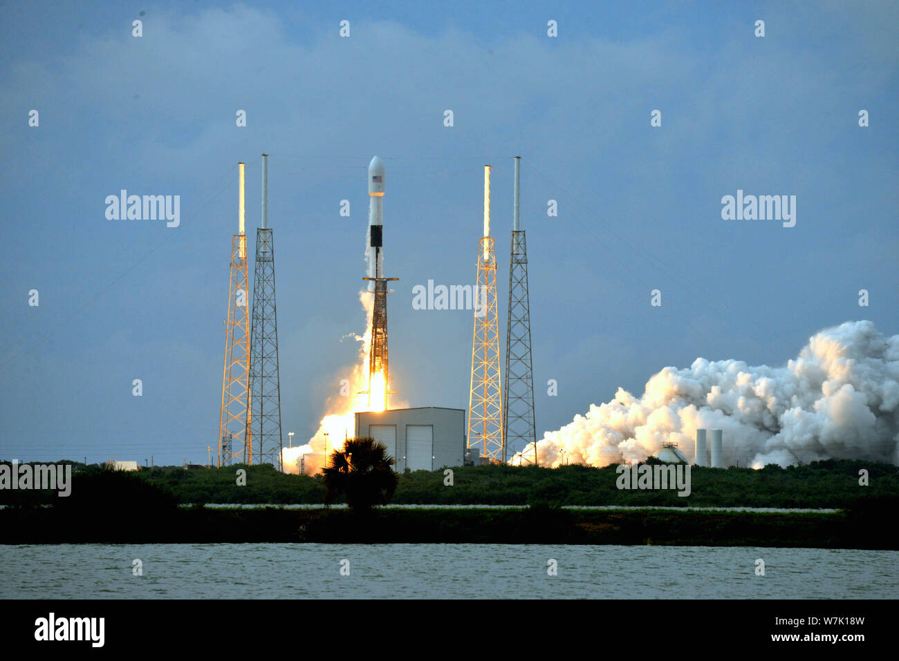 40 pm 9 hi-res stock photography and images - Alamy