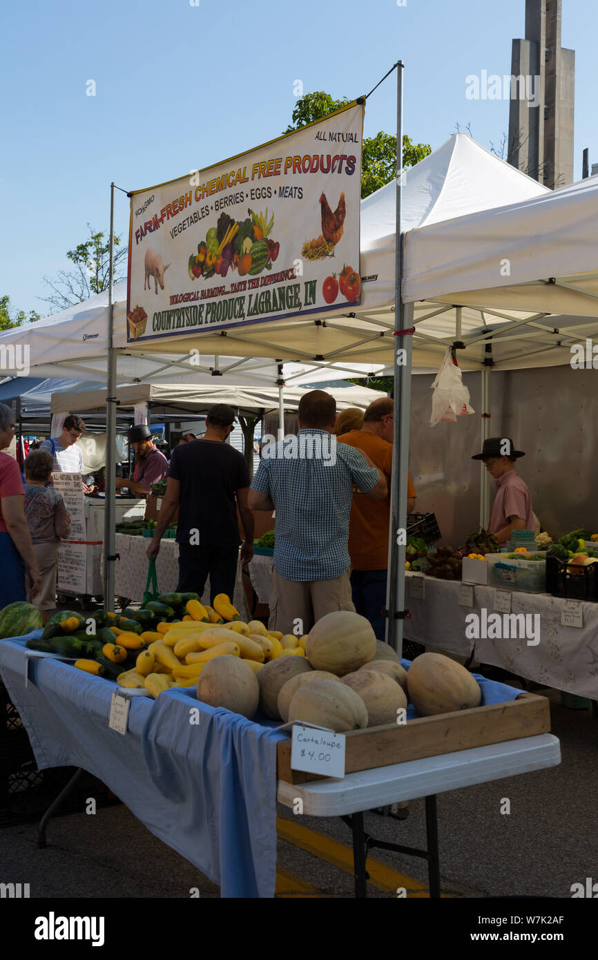 Amish farmers farm people hi-res stock photography and images - Alamy