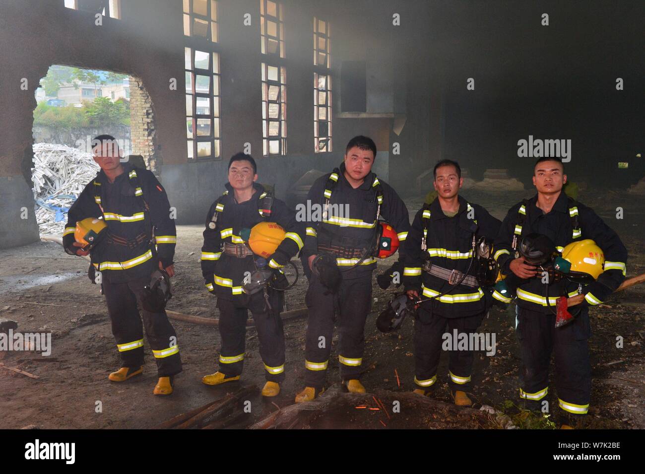 Fireman line up hi-res stock photography and images - Alamy