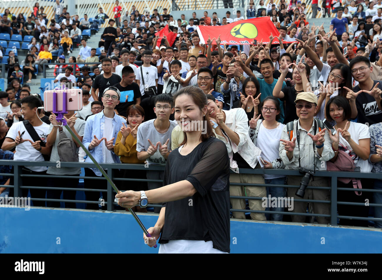 Chinese two-time Grand Slam champion Li Na, center, poses for selfies ...