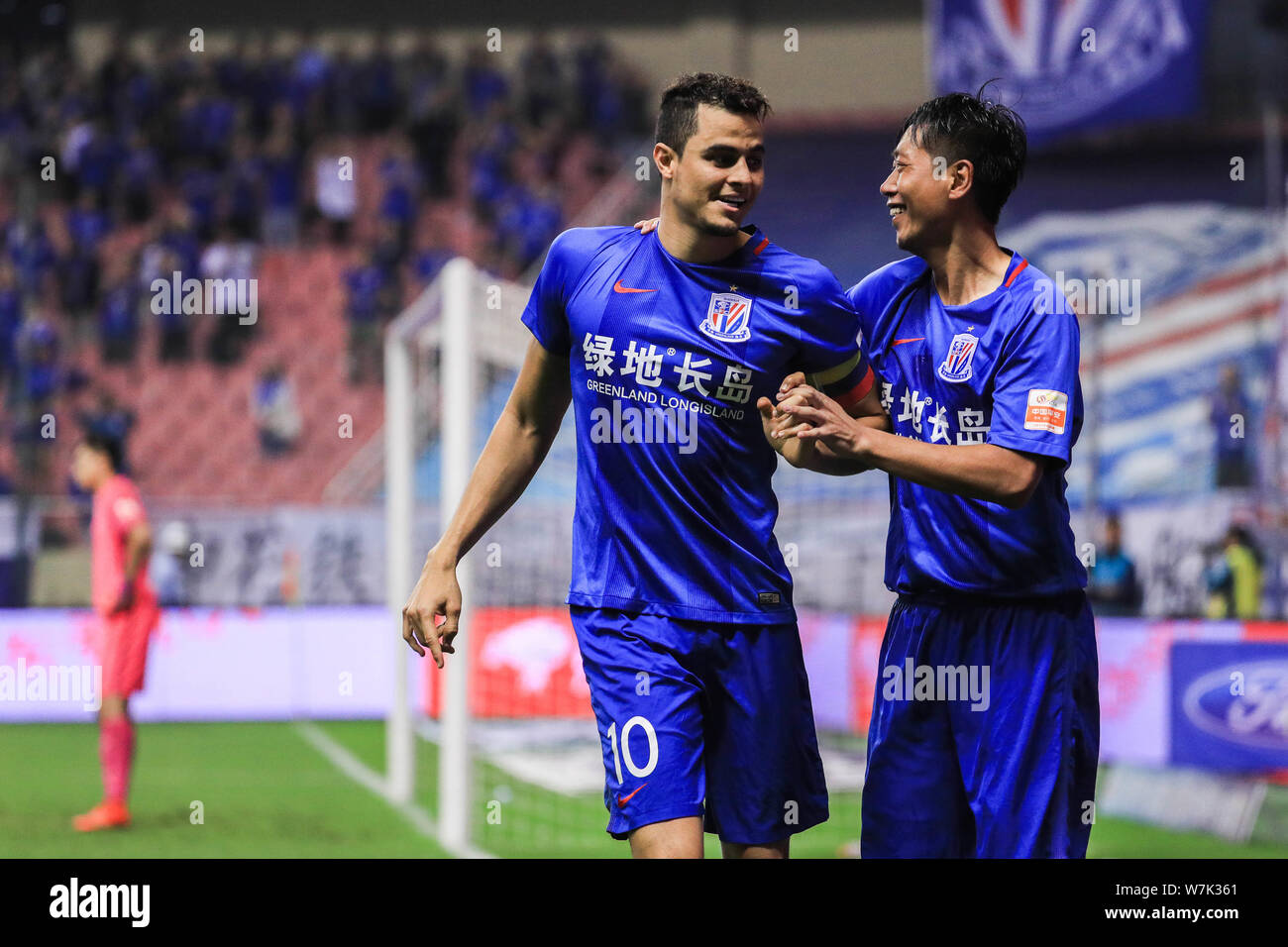 Wang shouting hi-res stock photography and images - Alamy