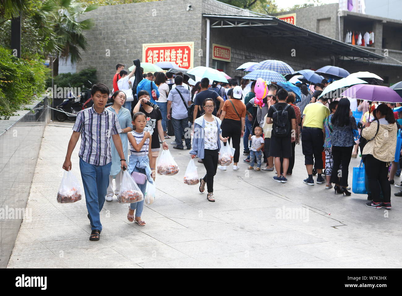 Chinese customers wait in long queue to buy mooncakes in front of a ...