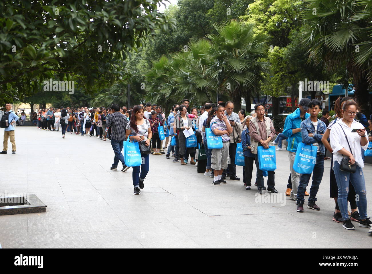 Chinese customers wait in long queue to buy mooncakes in front of a ...