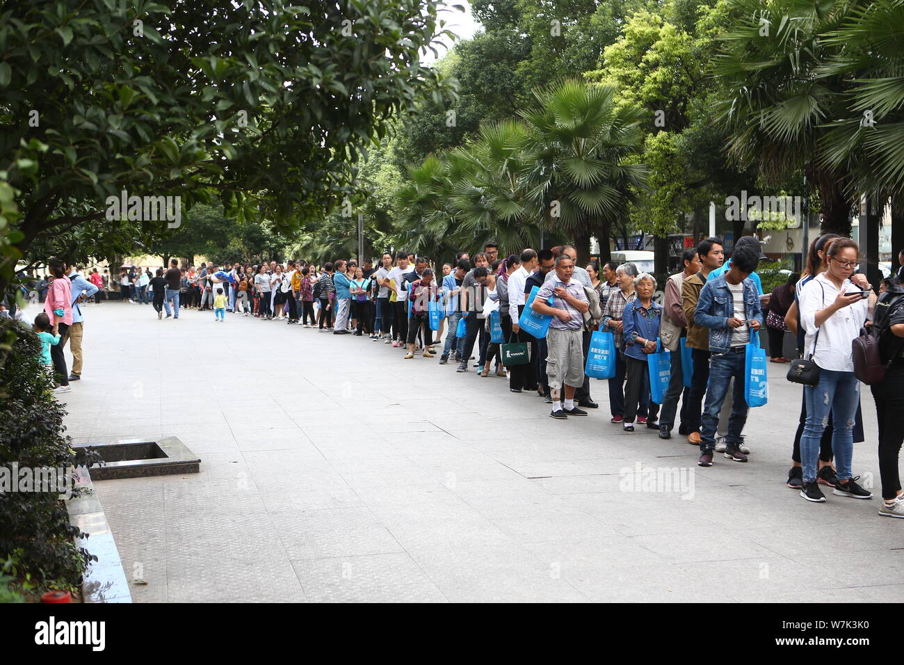 Chinese customers wait in long queue to buy mooncakes in front of a ...