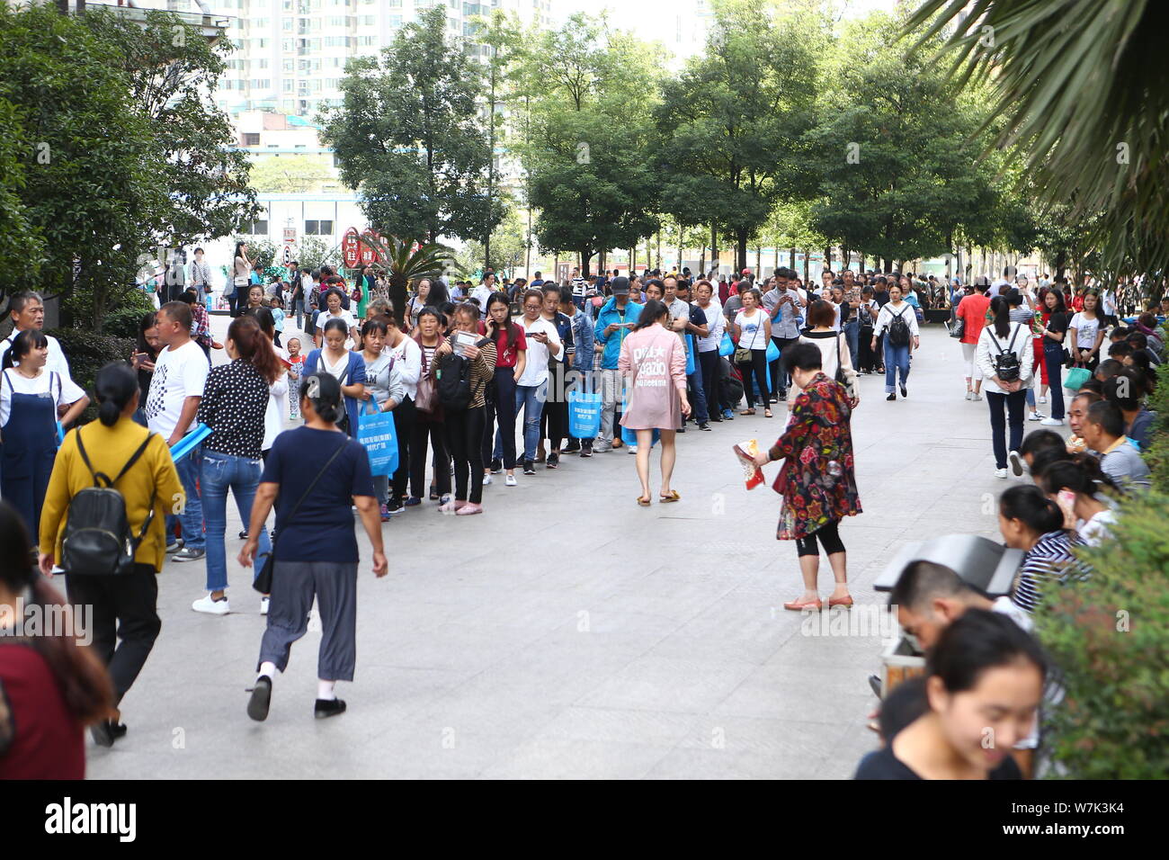 Chinese customers wait in long queue to buy mooncakes in front of a ...