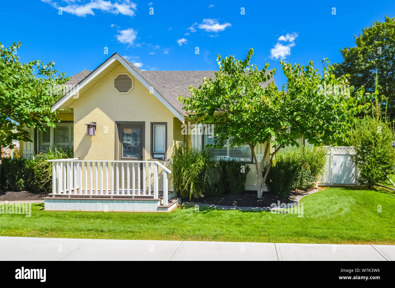 Yellow family house with small front yard Stock Photo - Alamy