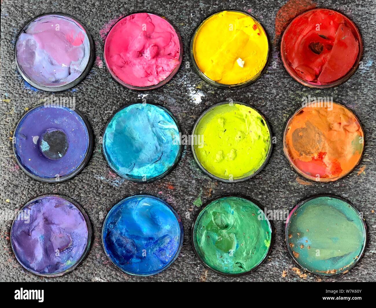 Colors plate top view colorful art face paints Stock Photo - Alamy