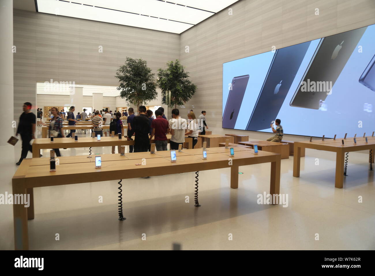 --FILE--Chinese customers shop at an Apple Store in Ji'nan city, east ...