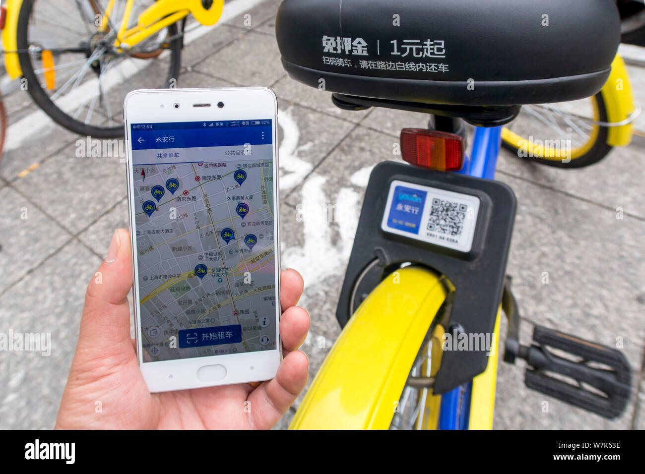 Rent bike shanghai hi-res stock photography and images - Alamy