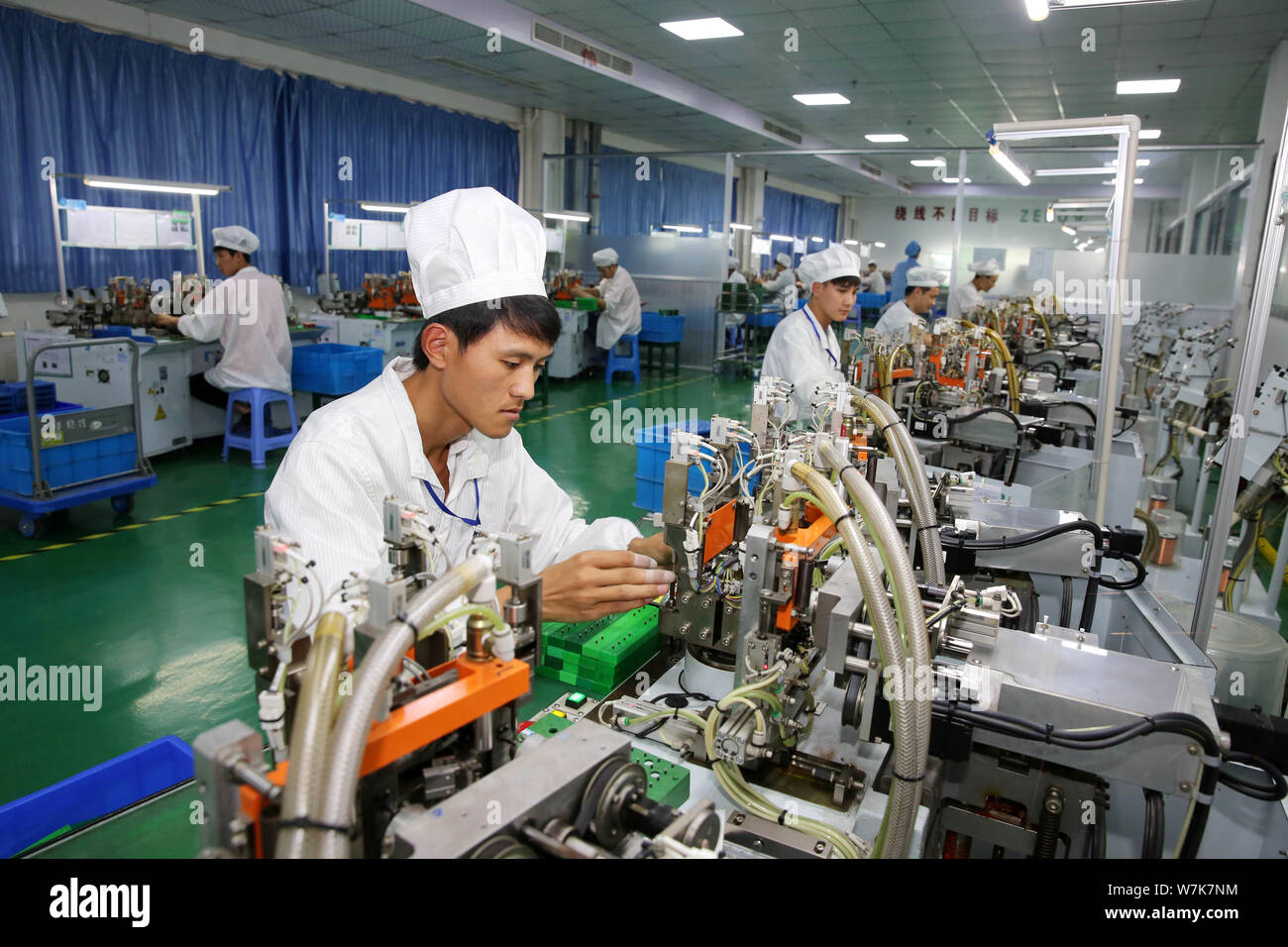 Workers produce hi-res stock photography and images - Alamy
