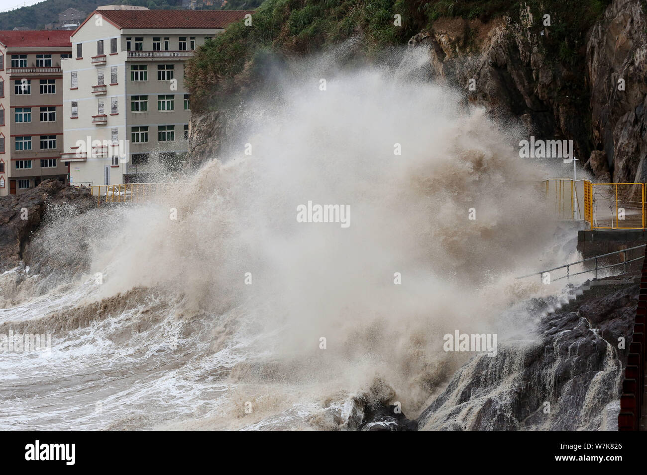 Wave surge city china hi-res stock photography and images - Alamy