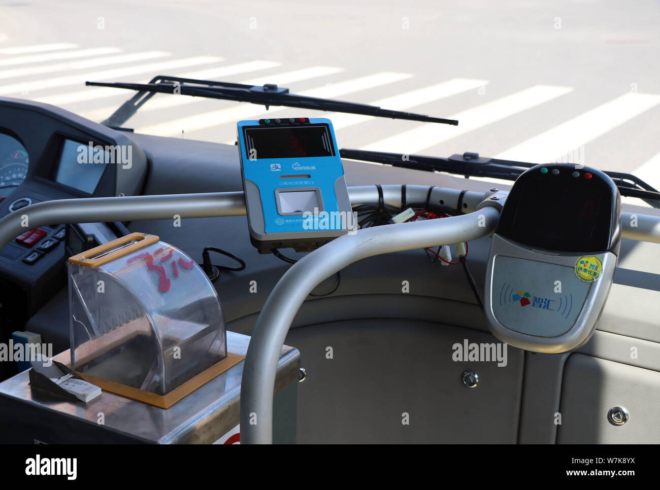 Bus qr hi-res stock photography and images - Alamy