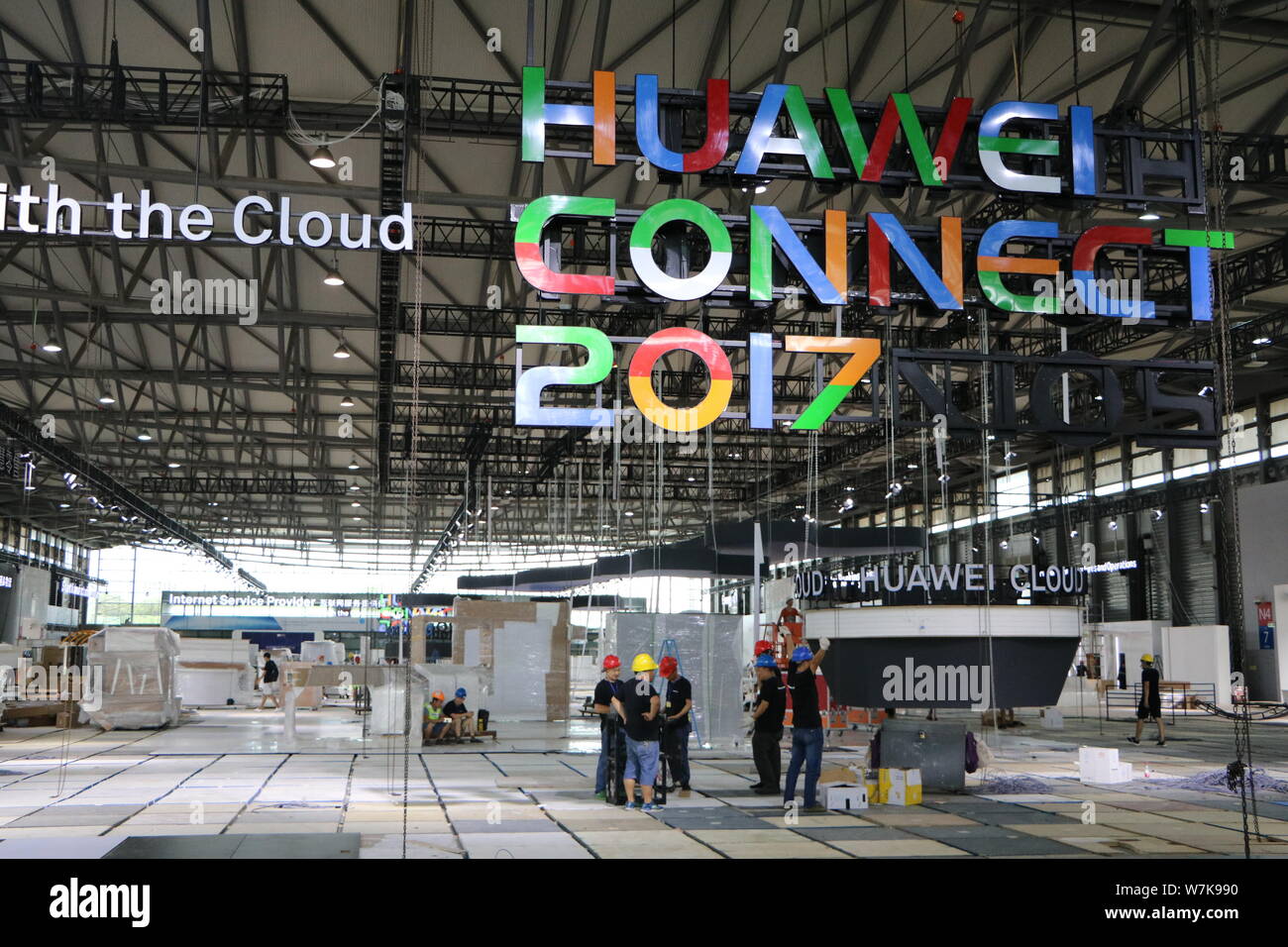 Huawei workers hi-res stock photography and images - Alamy